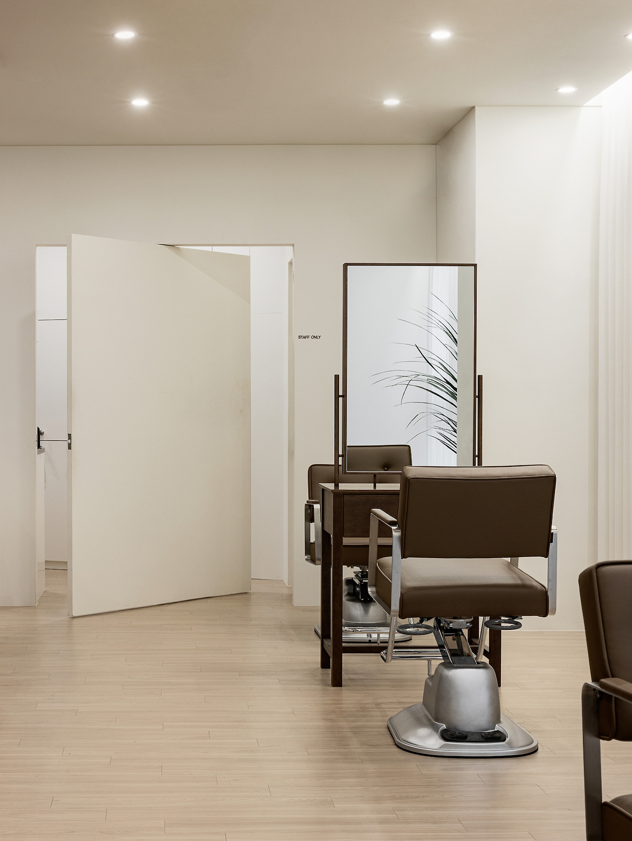 *미니멀 살롱 [ Orosy Studio ] More on Shinnonhyeon