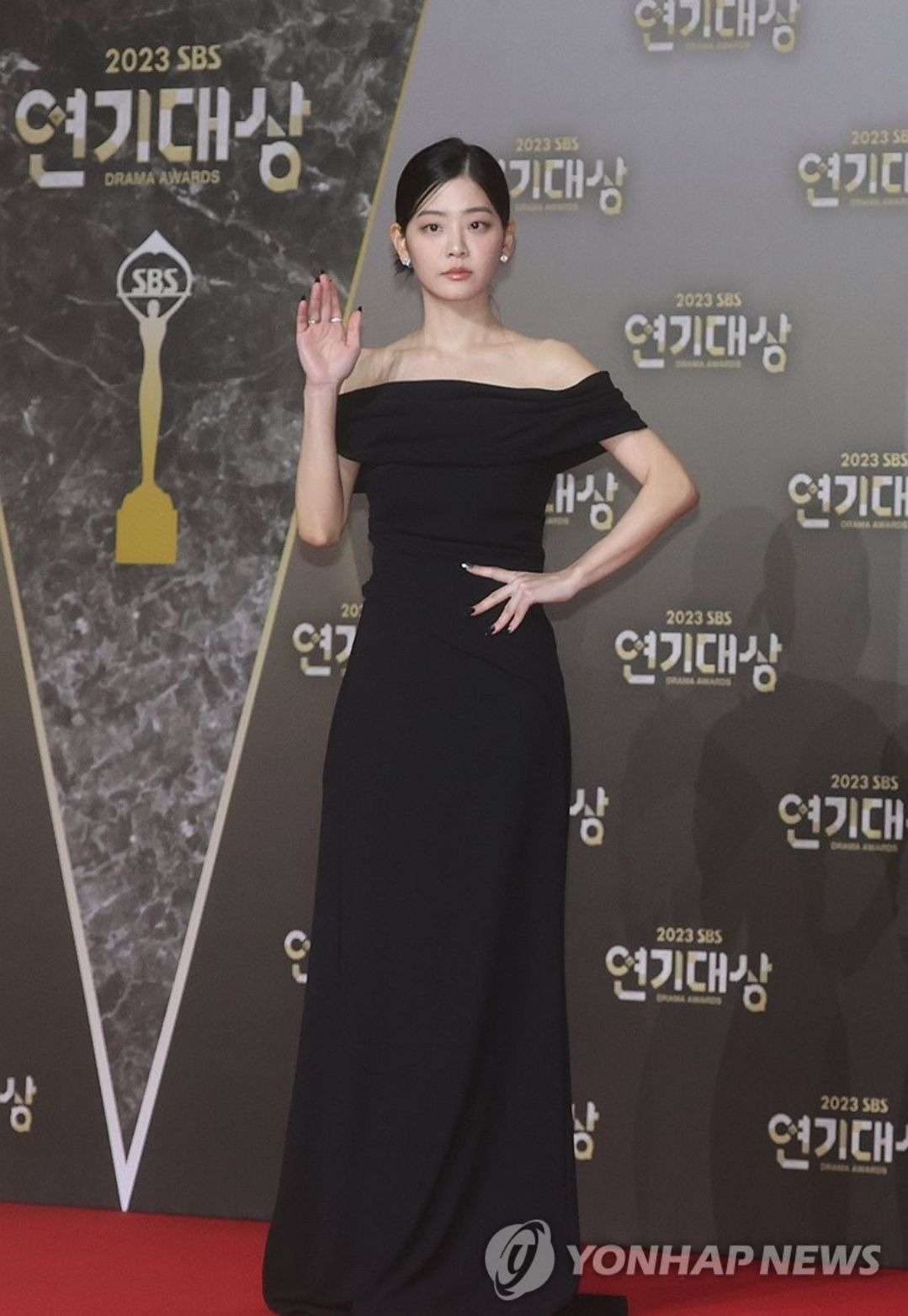 2023 SBS연기대상 레드카펫 블랙드레스의 물결 수상자들