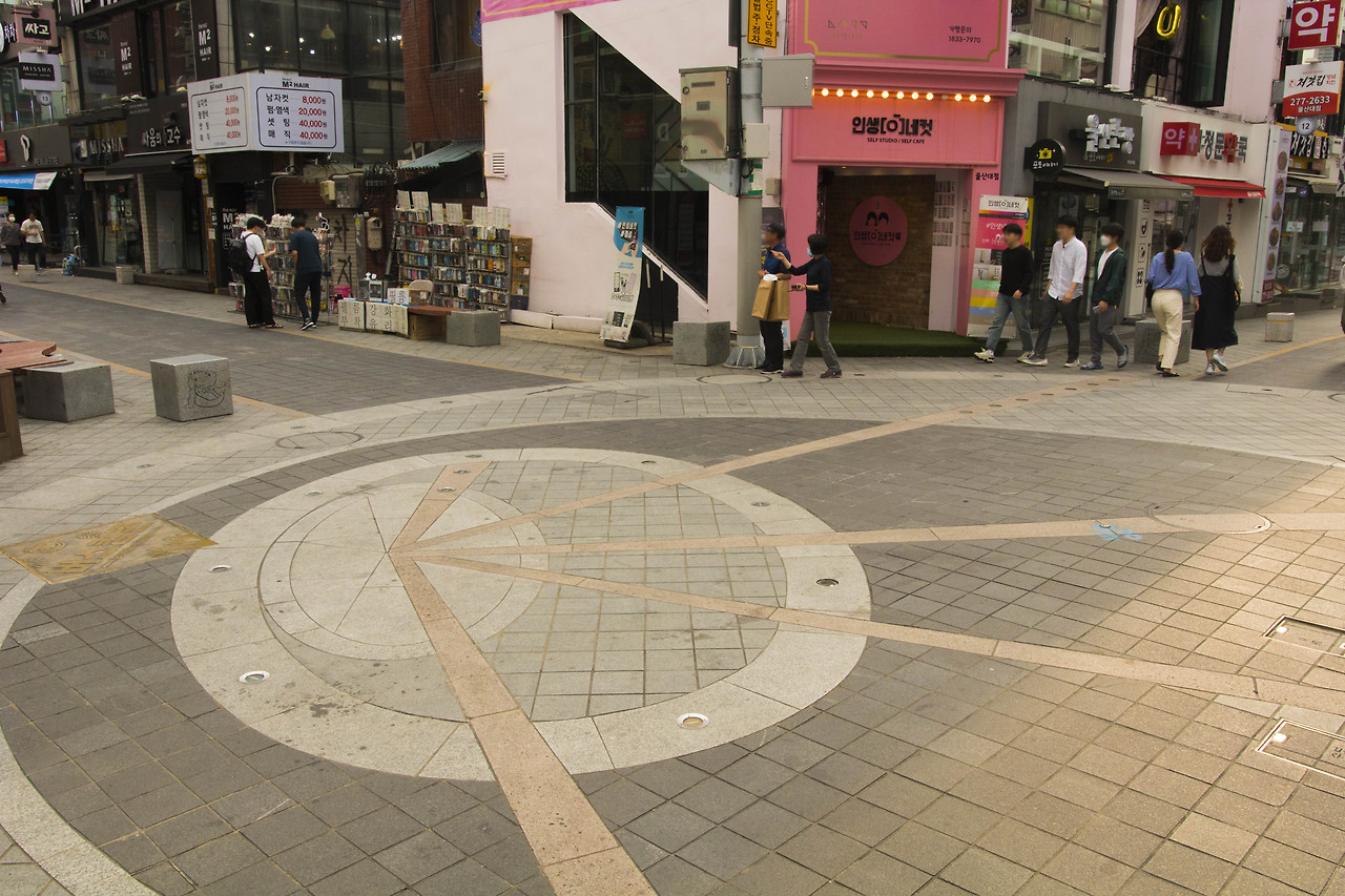 바보사거리 디자인거리는 지난 2010년에 삼산 디자인거리와 함께 바보사거리도 디자인거리로 조성이 되었습니다