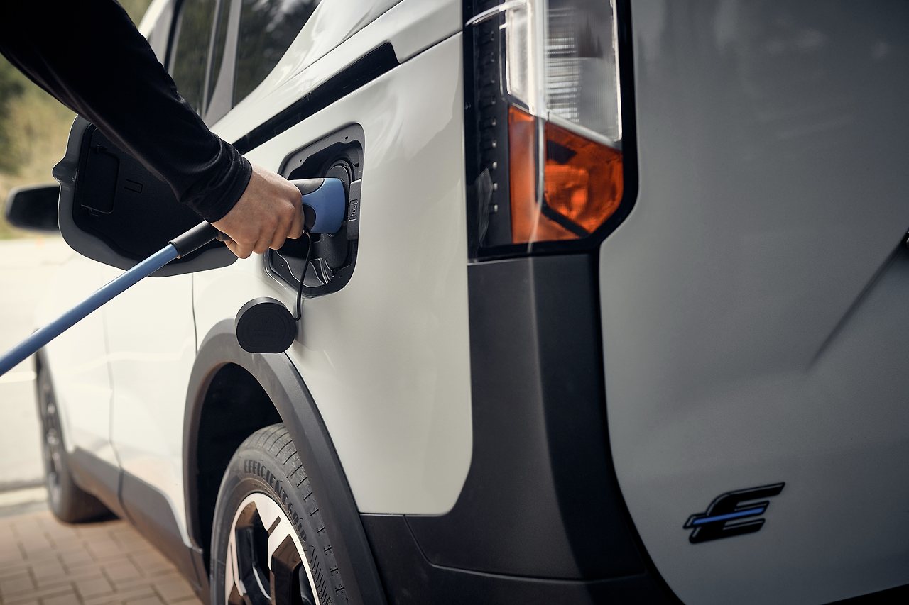 상용차 시장까지 넘보는 매력적인 Mpv 2024 포드 E 투어네오 쿠리어ford E Tourneo Courier 사진 원본입니다