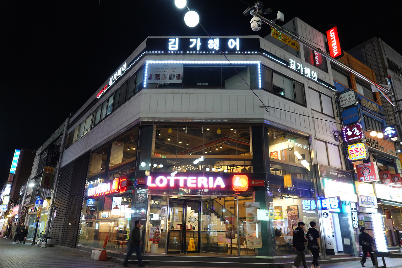 202305010 인적 드문 안양일번가 거리의 밤 풍경