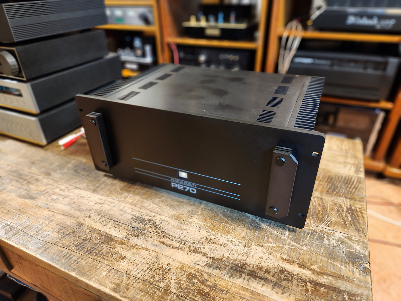 영국 Musical Fidelity 뮤지컬피델리티 명기 P270파워엠프 입니다 -Aclass a급-(Stock-out)