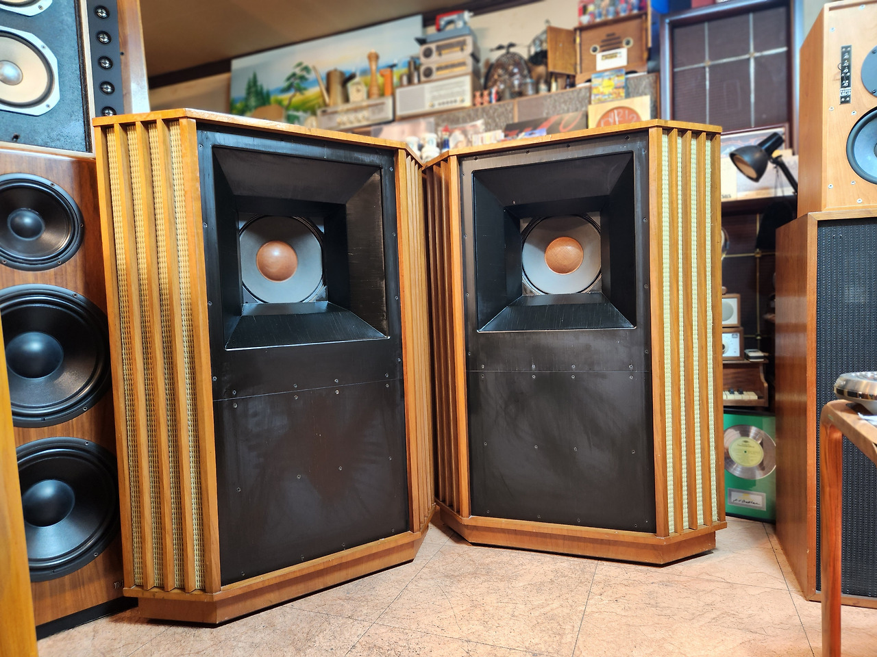 보기드믄 영국 Tannoy 탄노이 사의 Red Monitor 레드 모니터 12 빨간배꼽 스피커 입니다 제일케이스 Grf