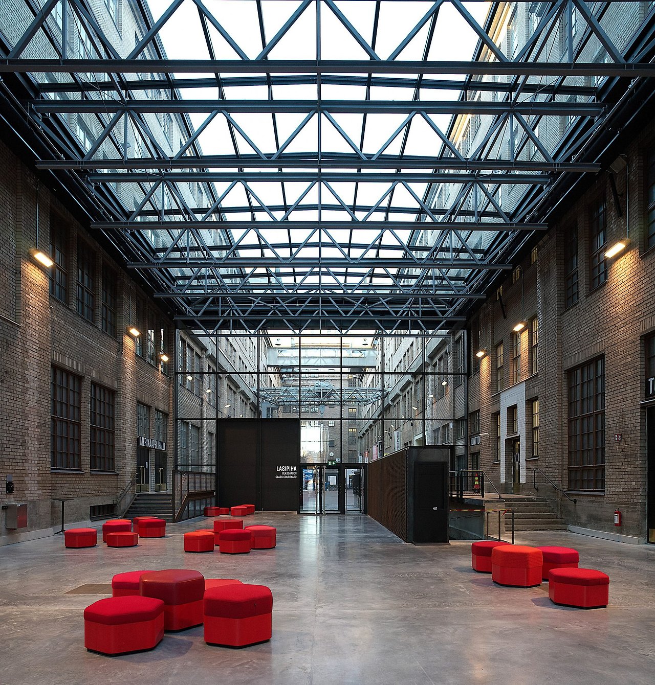 *헬싱키 댄싱 하우스 JKMM and ILO architects extend Helsinki's Cable Factory ...