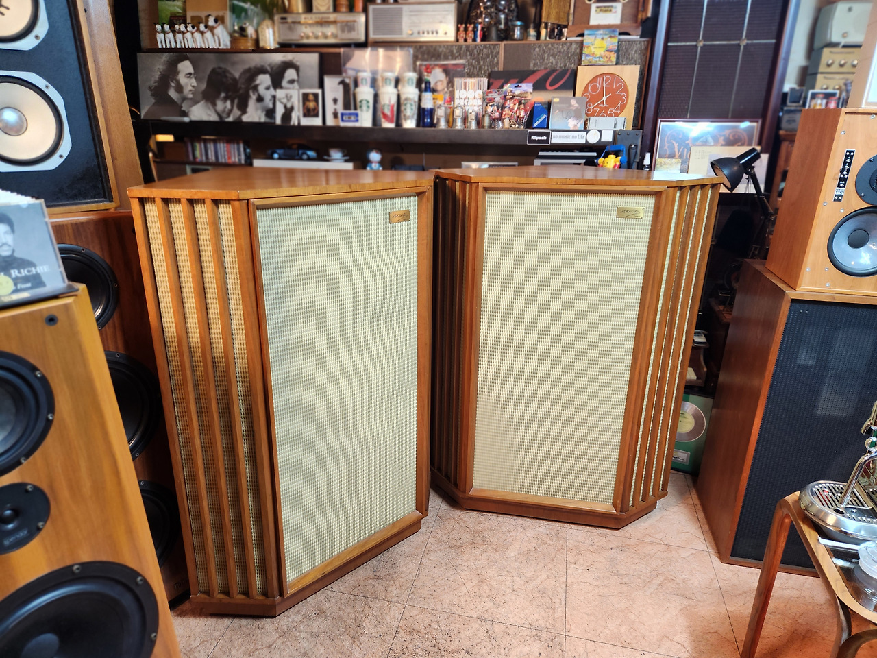 보기드믄 영국 Tannoy 탄노이 사의 Red Monitor 레드 모니터 12 빨간배꼽 스피커 입니다 제일케이스 Grf