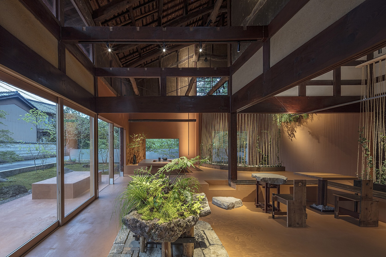 *100년 된 한약 공장이 현대적 카페로: Mokkado의 재탄생 [ MUKU design studio ] Mokkado