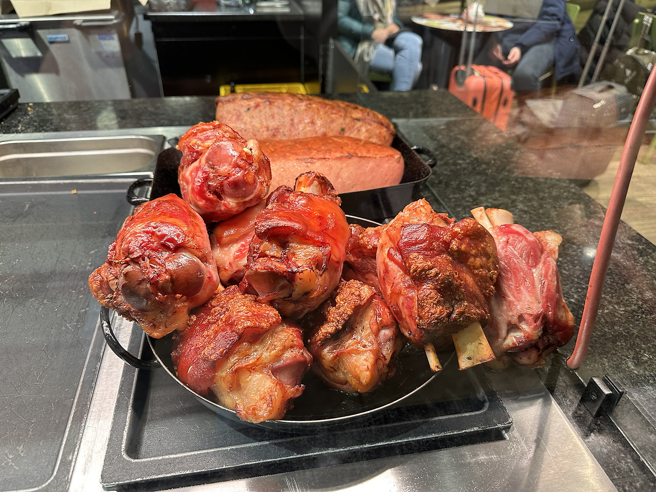 독일 슈바이학센 먹어보기 프랑크프루트 중앙역 슈바인 학센 맛집 슈바인스학세 Schweinshaxe