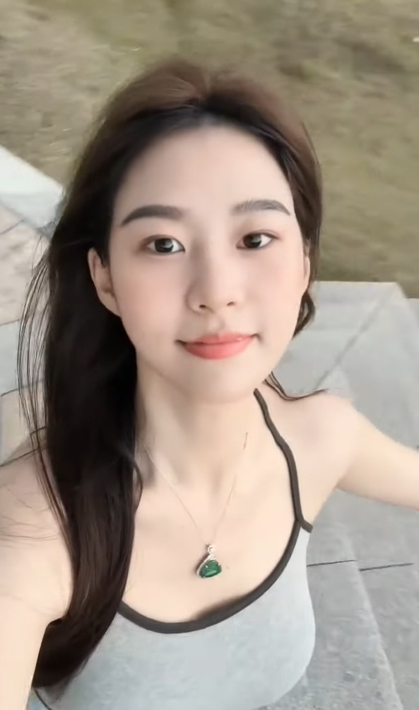 Du JinYu (두진위) 杜金雨 프로필 화제의 AI 틱톡 동영상 주인공 amy06559