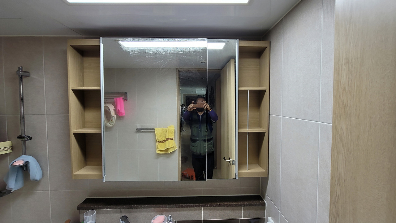 금천 롯데캐슬골드파크 1차아파트 욕실장 도어거울 교체 슬라이드장 수건장 욕실수납장거울 여의도 유리가게 대일유리 02