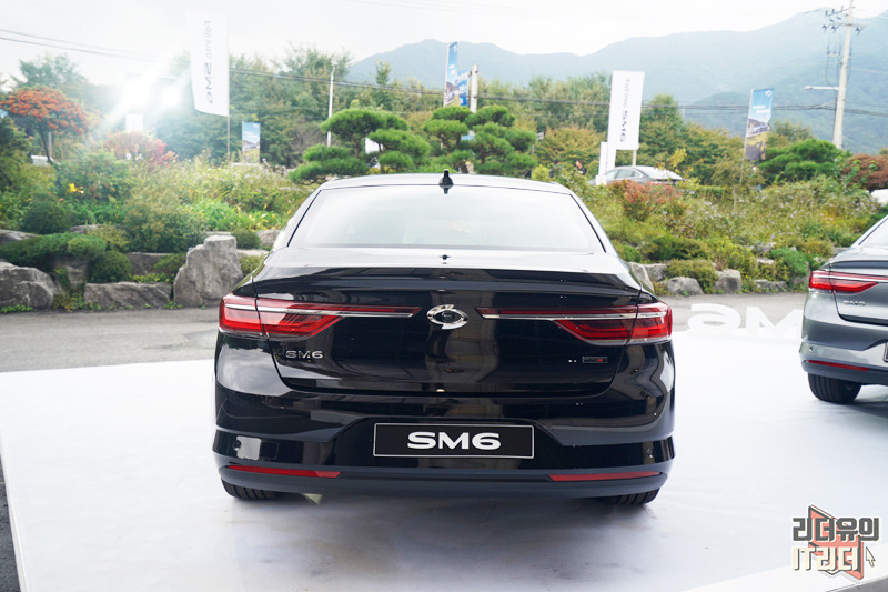 인기 색상 3가지 2022년형 르노삼성 SM6 메탈릭 블랙, 어반 그레이, 클라우드 펄