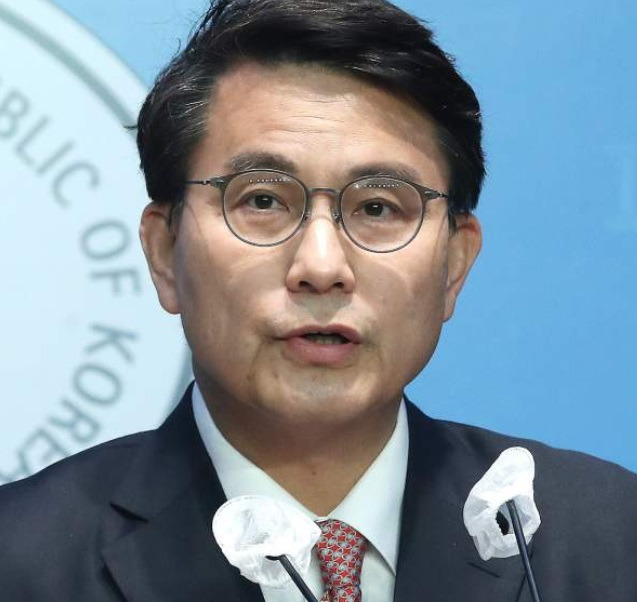 윤상현 국회의원 프로필 나이 부인 아내 전두환 가족관계 딸 자녀 학력 고향 군대