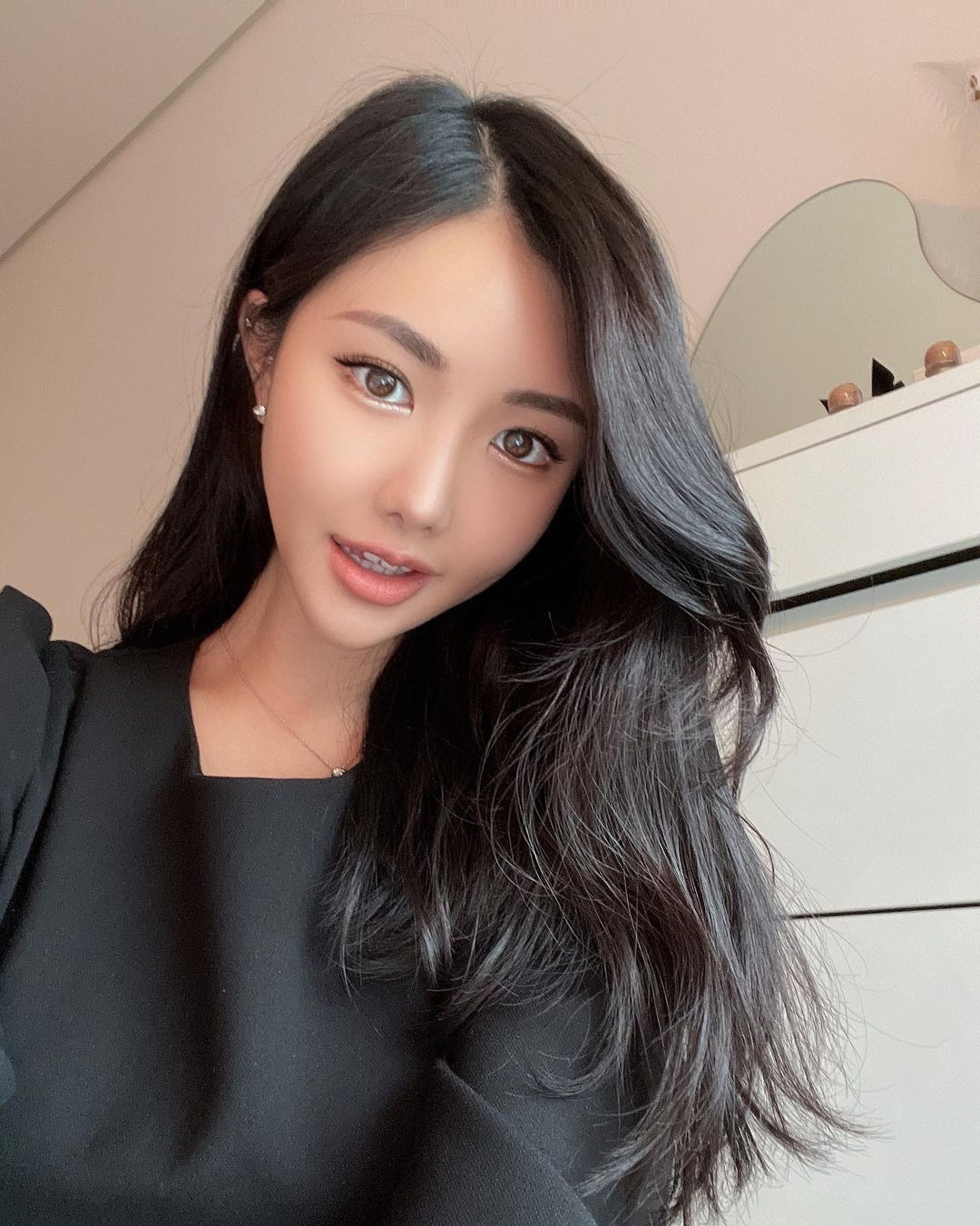 건강미인 우이니 사장님 인스타그램 셀카 사진 모음 — 스타들의★ 근황을 모아서