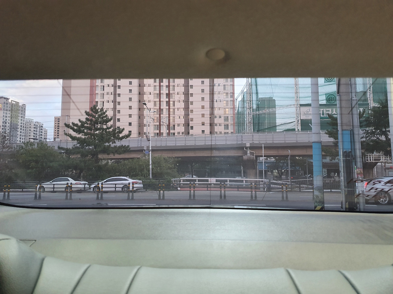 자동차 썬팅 들뜸 아반테 뒷유리 썬팅지 제거법 썬팅공기 해결 후면 재썬팅 가격