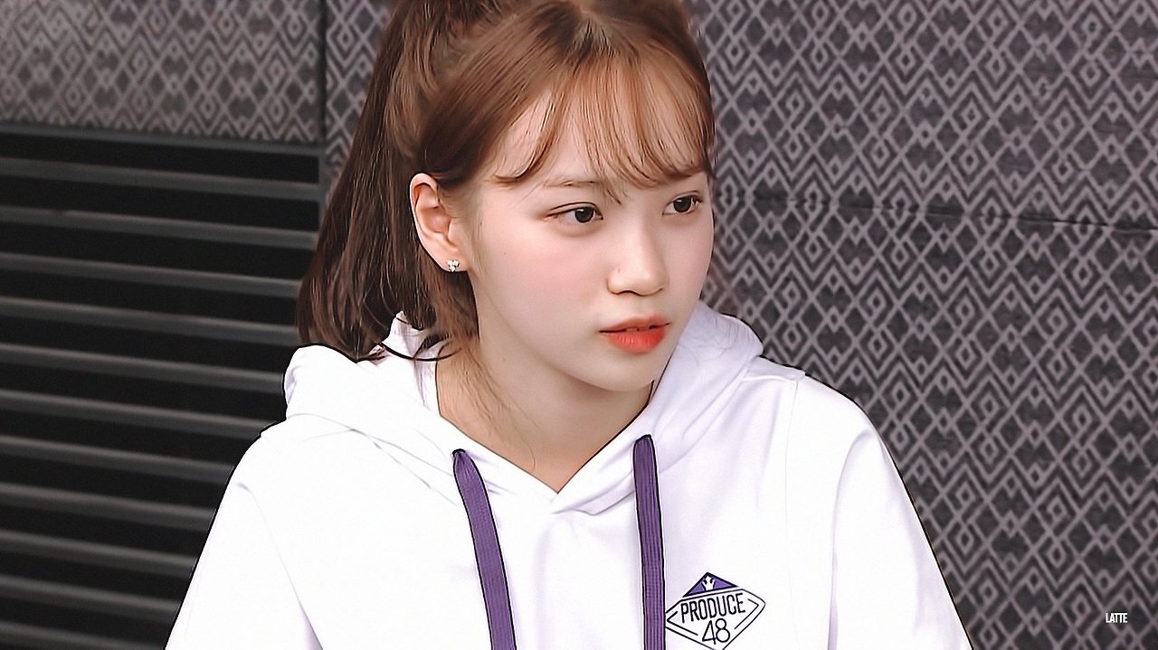 김채원 점 다리점 지우지 않고 냅두는 이유는 르세라핌 채원 점 채원 몸무게
