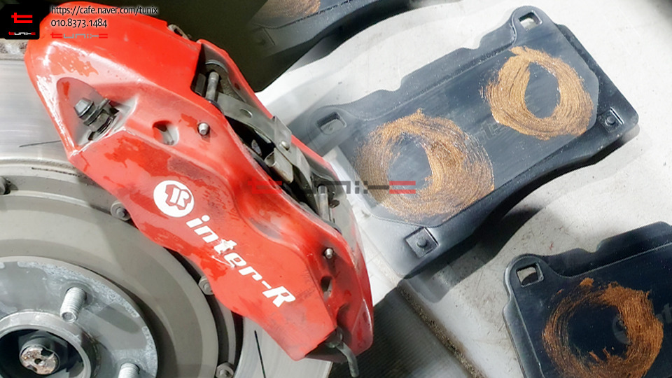 인터알 슬림4p ( 만도슬림4p ) 패드교체 - 인터알 스트리트패드 카니발KA4 대구브레이크튜닝 튜닉스