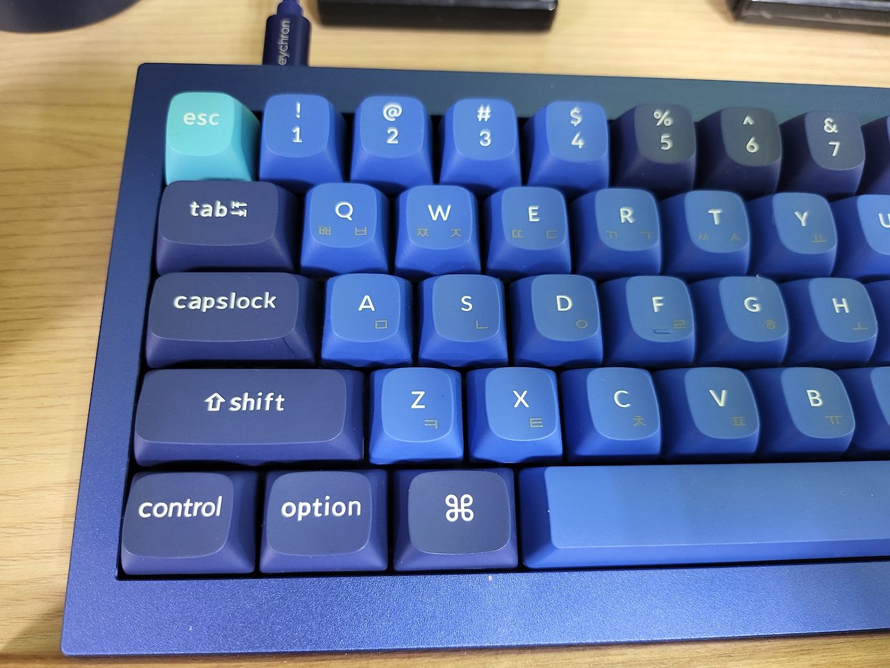 Keychron 키보드 caps lock 키가 눌려서 시작하는 현상 해결법(Q2)