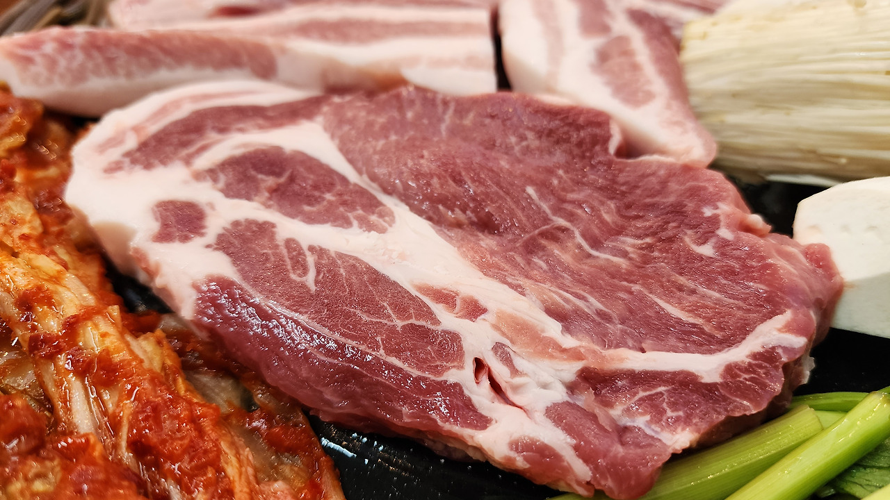 전주 솥뚜껑 삼겹살 미나리와 함께 삼천바베큐의 특별한 맛을 만나다