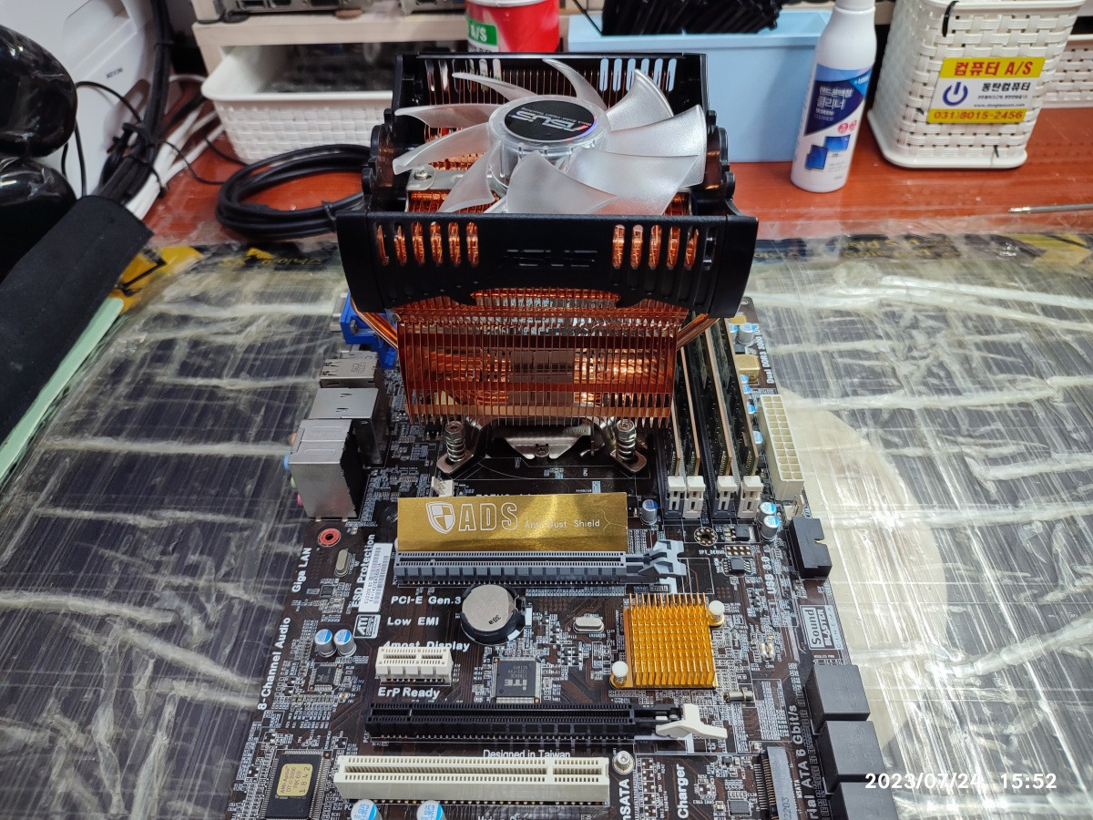 인텔 Cpu 쿨러 고정 가이드에 양면 테이프로 붙여서 안 떨어지는 경우