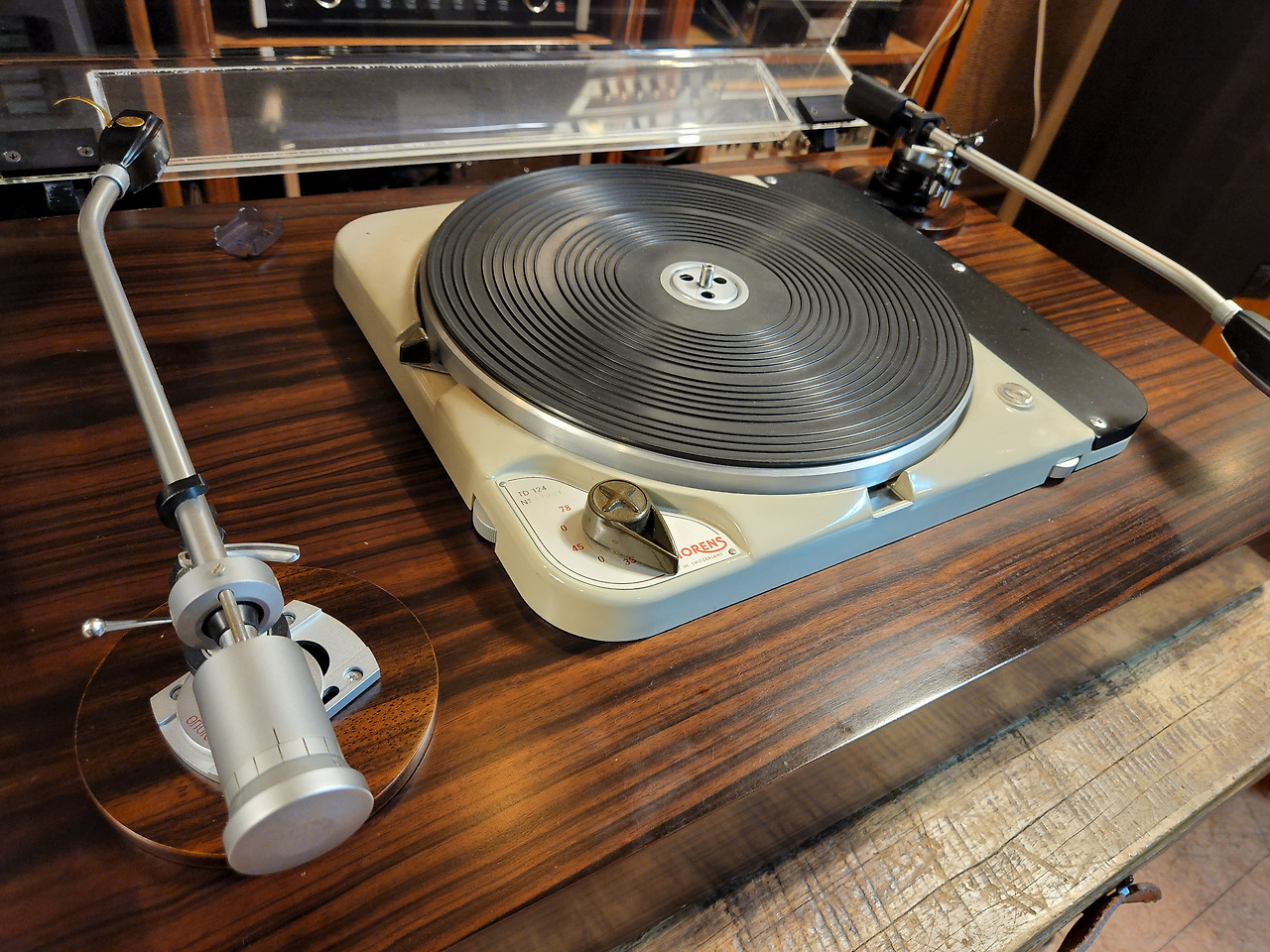 Thorens 토렌스 명기 Td 124mk1 턴테이블 입니다 카다스 포노케이블 사용 Stock Out