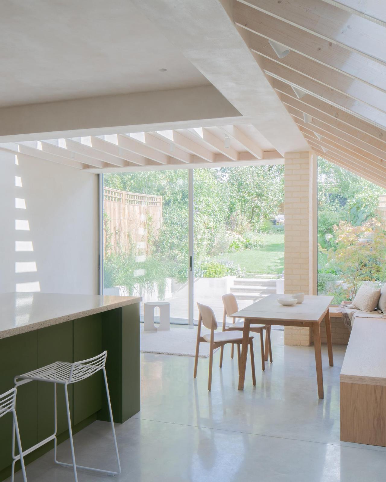 *탑라이트 스텝드 월 하우스 [ Proctor & Shaw ] Stepped Wall House