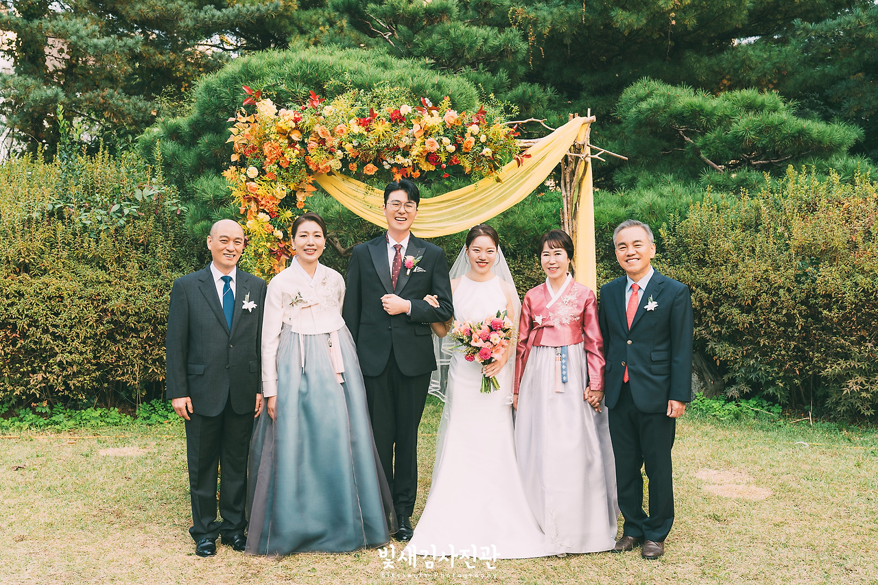 빌라드소전 본식스냅 소전미술관 웨딩 야간결혼식 빛새김사진관 시흥 야외결혼식 하우스웨딩 나이트웨딩 스몰웨딩스냅 본식 촬영 견적 공유