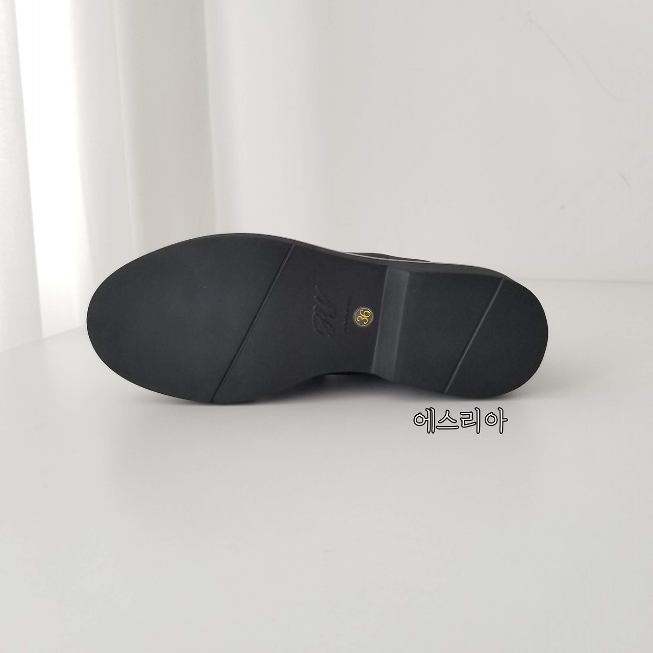 로저비비에 첼시 부츠 에스리아 실사