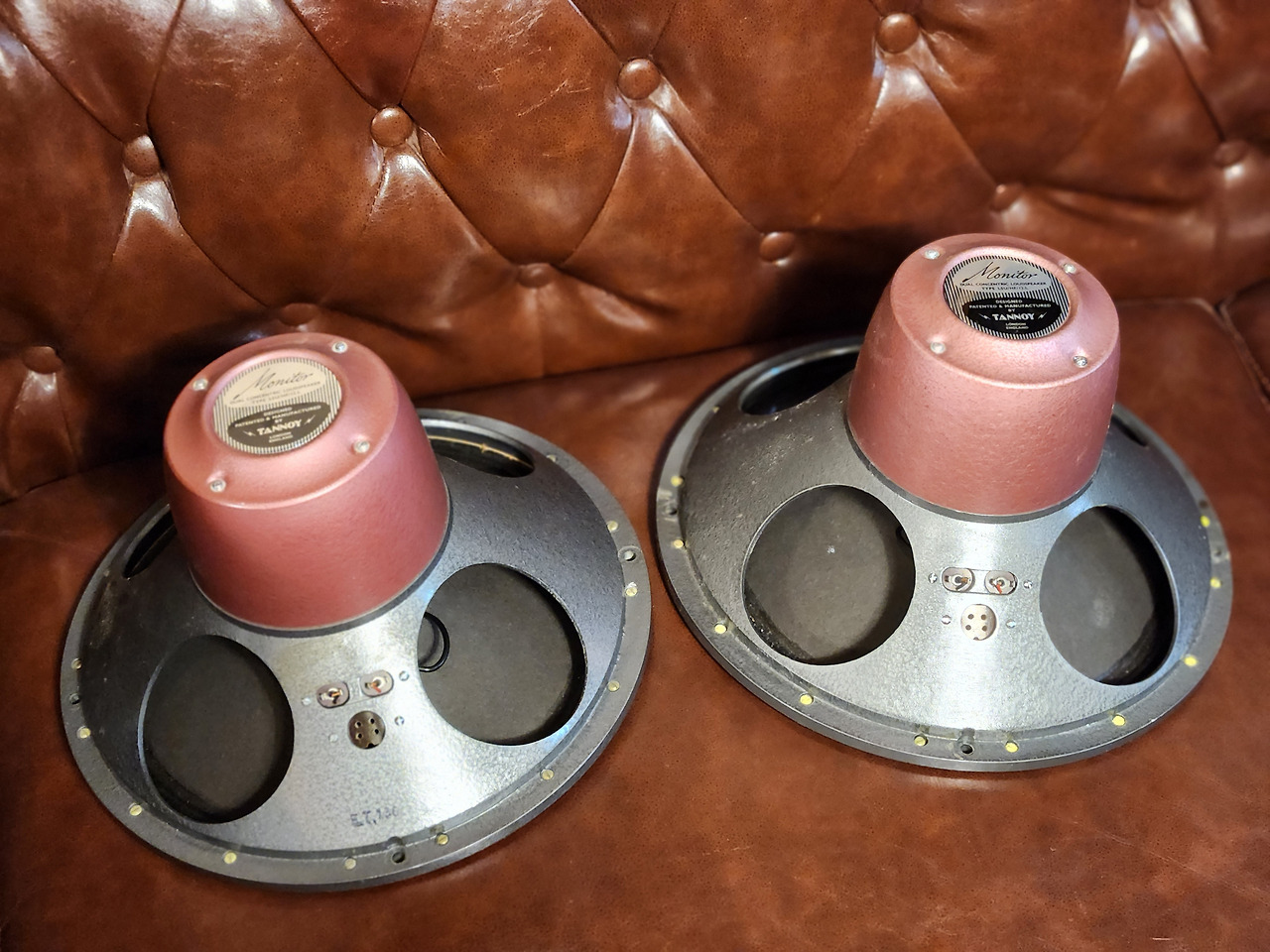 영국 Tannoy 탄노이 사의 명기 Lancaster Corner 레드모니터12 검정배꼽 오리지널 랑카스터코너 인클로우져