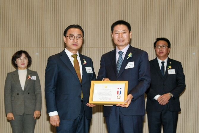 창업경영포럼 Esm소비자평가단 대상 소비자저널 보도자료 센터 남원시의회 전평기 의장 대한민국지방의정봉사상 호남을 빛낸