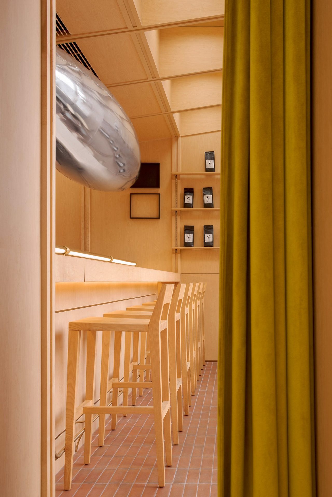 *캐빈인더 씨티 Various Associates designs C2 Cafe & Bar as a wooden "cabin in ...