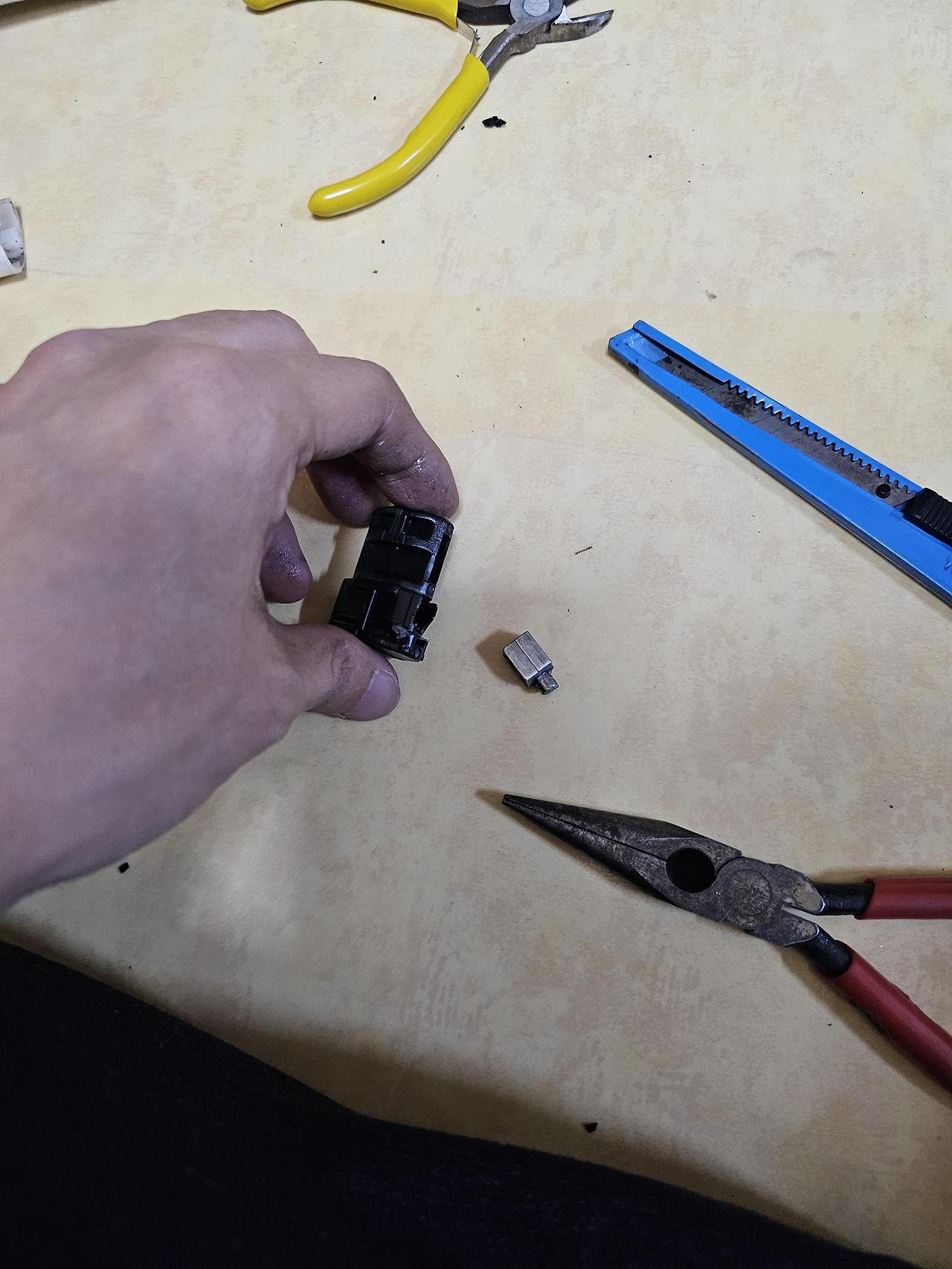 고장난 캐리어 손잡이 수리하기 :: kunaDiary();