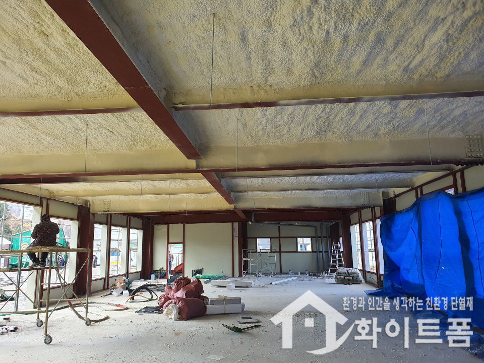 친환경 단열재 화이트폼 경기도 가평 신축상가 천장 친환경 단열재 화이트폼수성연질폼 수성연질우레탄폼시공 완료 했습니다