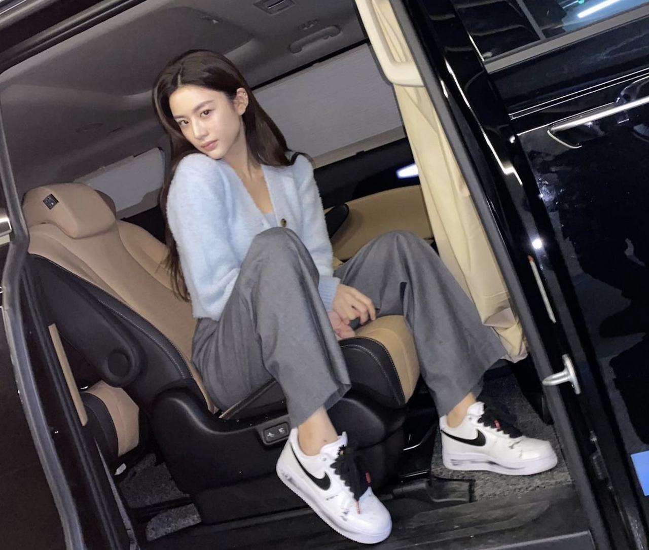 여자연예인 나이키 운동화 코디 모음 스피리돈 덩크 로우 사카이 피스마이너스원
