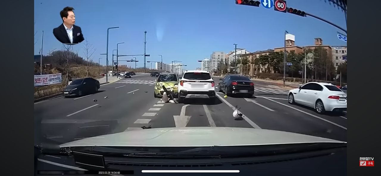 한문철 오토바이 교차로 사고 블랙박스 영상 리뷰