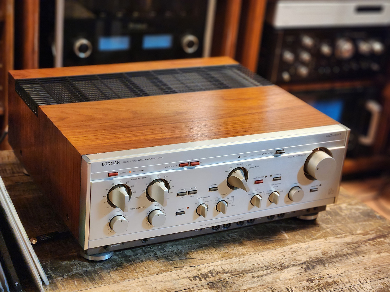 보기드믄 명기 LUXMAN 럭스만 사의 L-550 인티엠프 입니다. -오버홀 완료된 제품 A급-