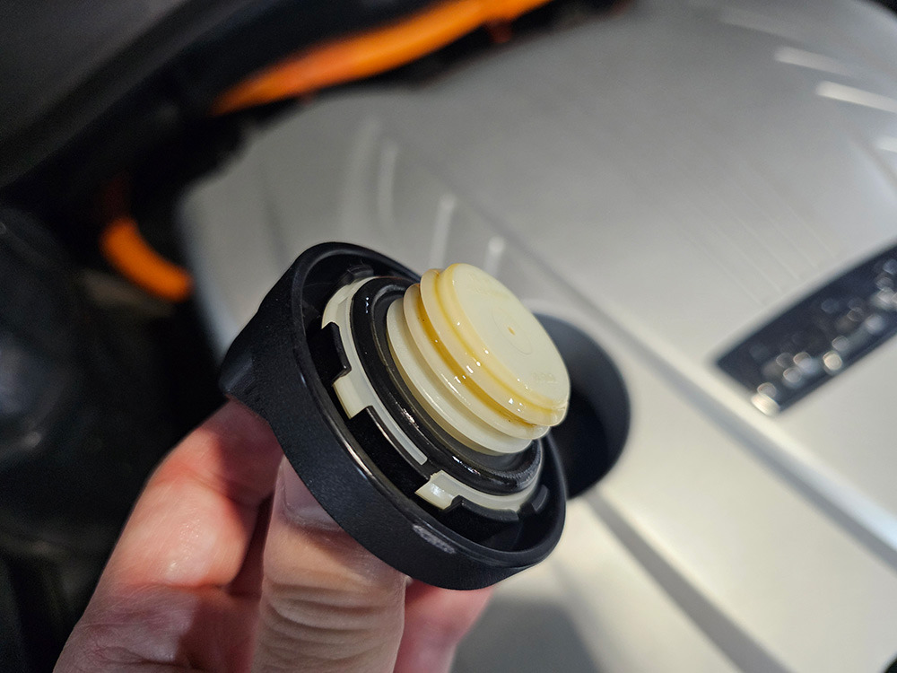 더뉴그랜저 엔진오일 캡 모비스 정품 교체하기