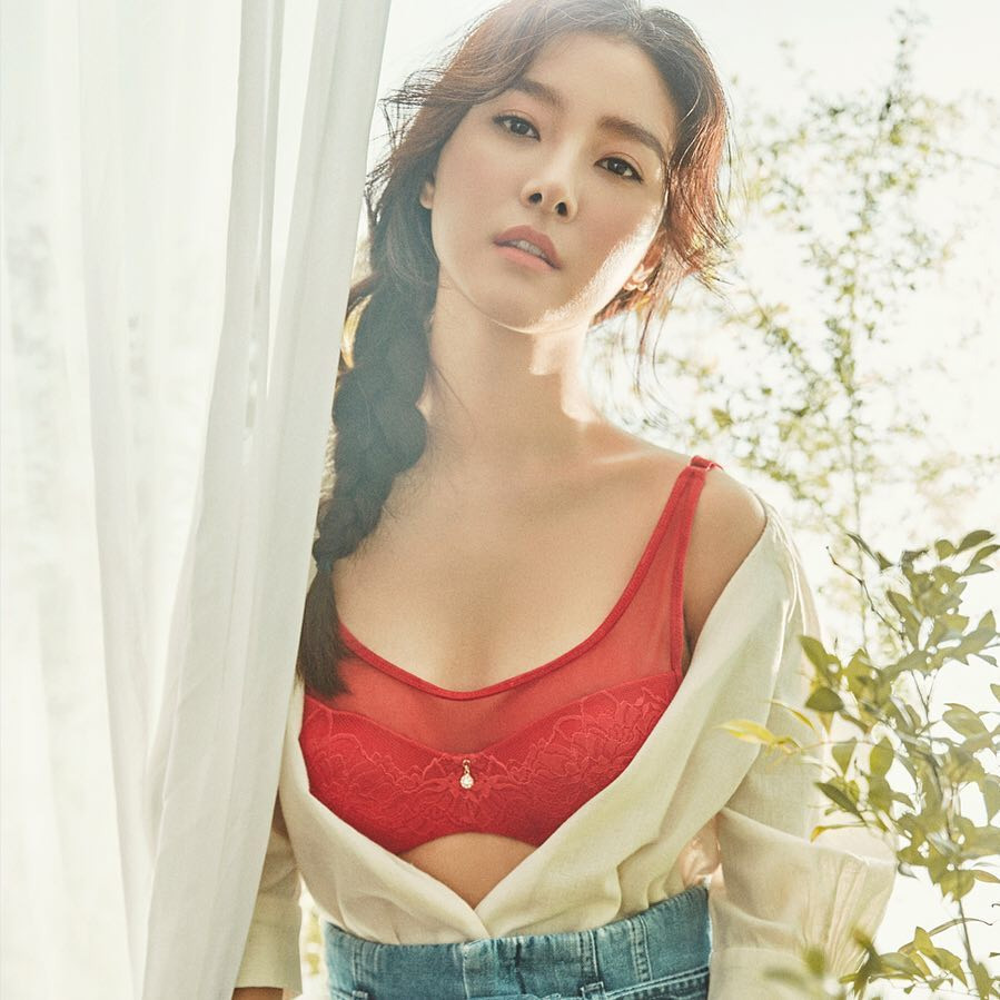 Kim Soeun Boobs exposed, Kim Soeun underwear Photoshoot | KpopCelebs