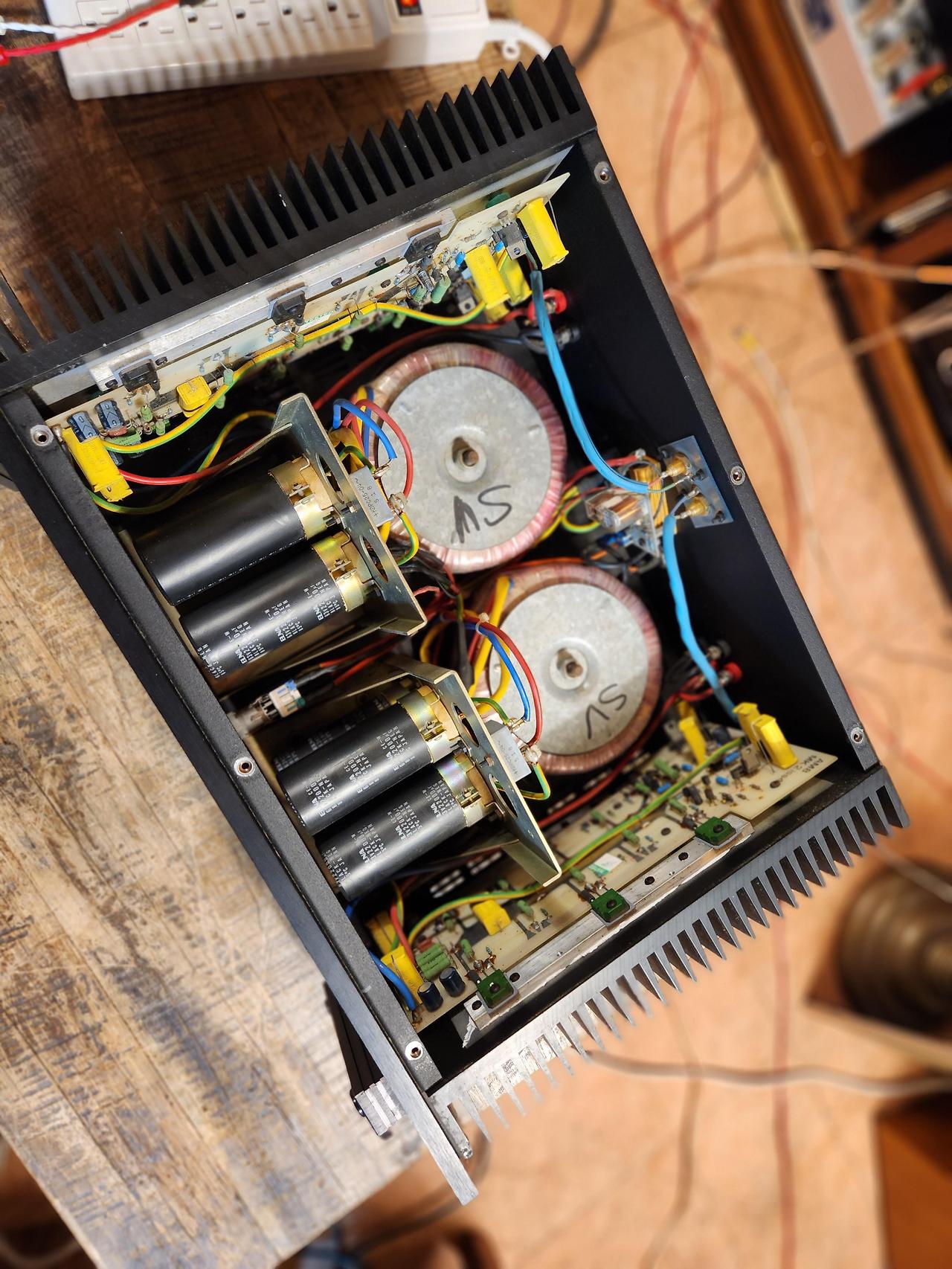 영국 Musical Fidelity 뮤지컬피델리티 명기 P270파워엠프 입니다 -Aclass a급-(Stock-out)