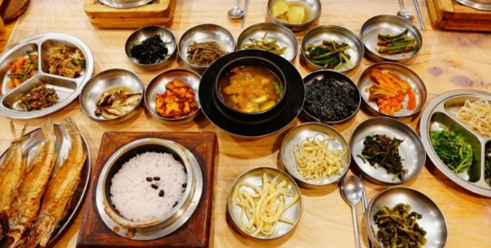 백반기행 밀양 20첩 반상 돌솥밥정식 흑염소 불고기 육회 주문 가게 식당 초가집가든 약산가든