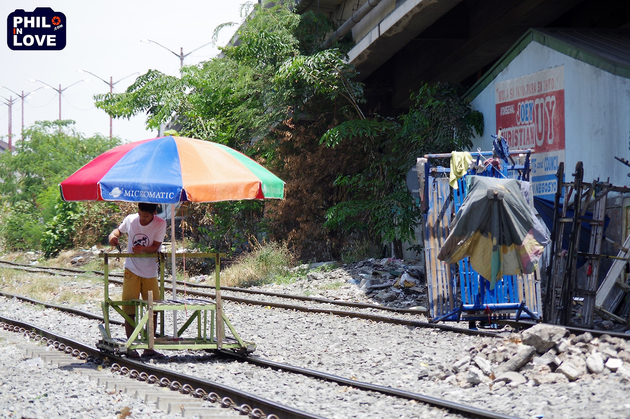 [필리핀 대중교통] PNR 철도의 기찻길 주변 트롤리(Trolley) 손수레
