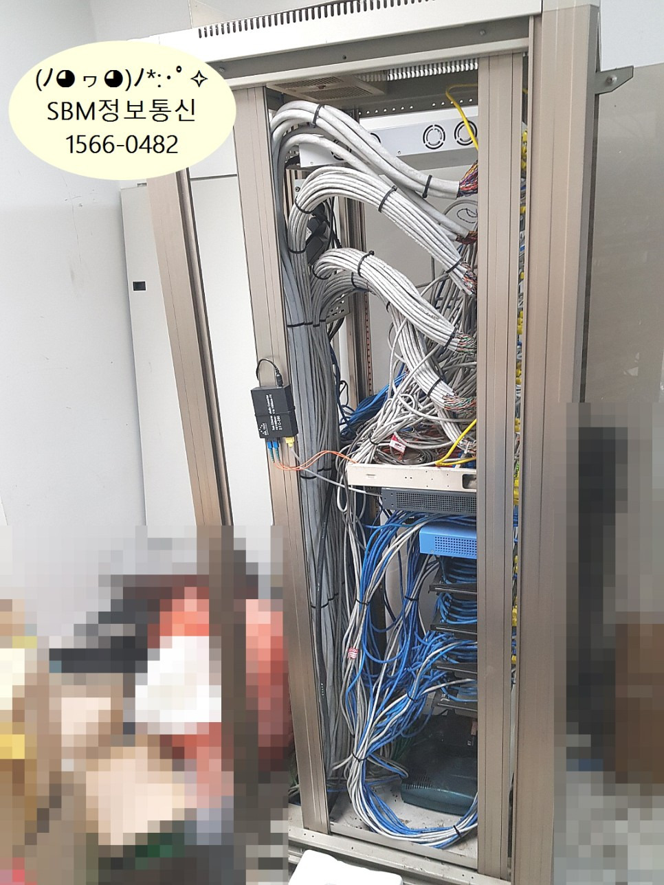 건물 통신실 서버네트워크 랙의 거미줄 같은 랜선을 깔끔한 하게 정리해드렸습니다 ヾ•ω•`o 랜선정리전문