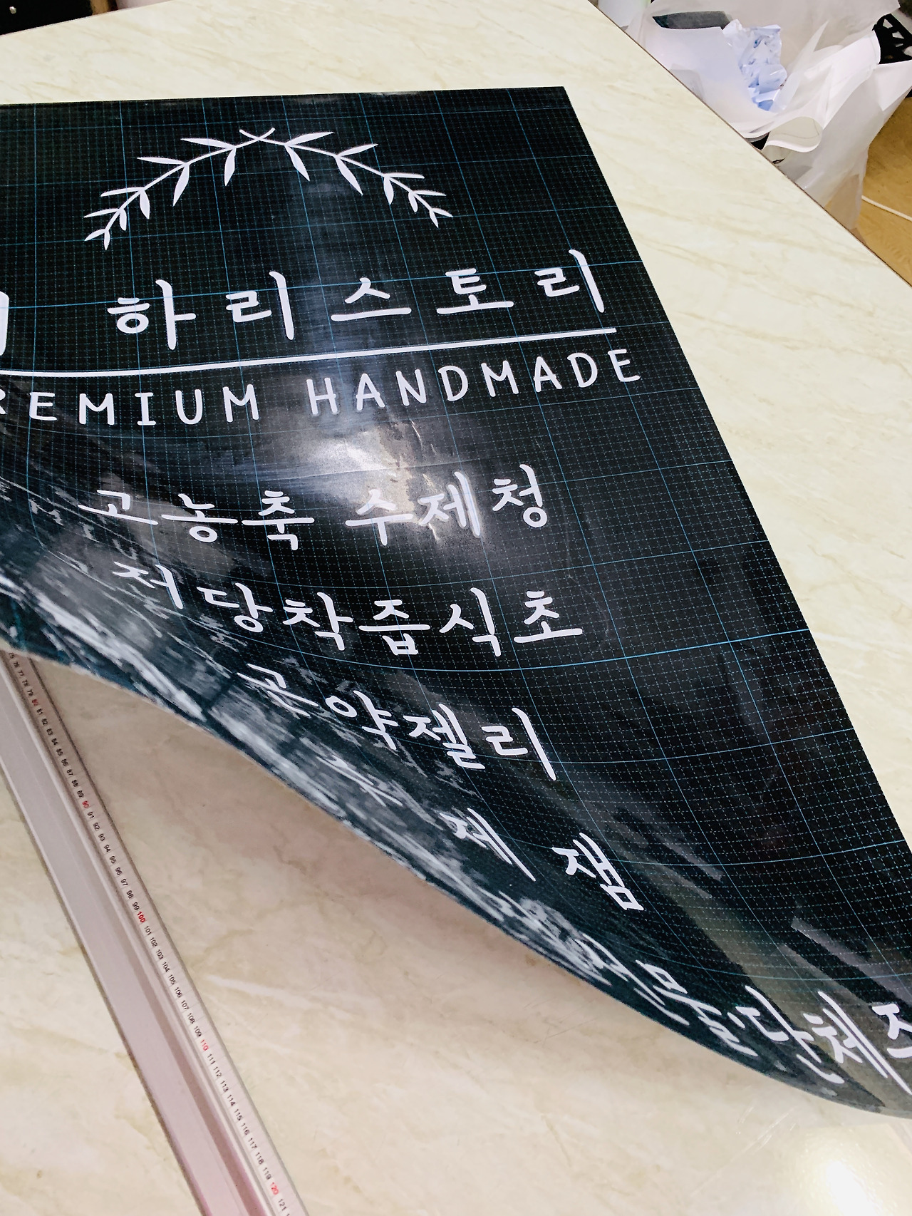유리스티커 기업 돔보 시트컷팅 로고 글자 영업시간 문스티커 오픈클로즈 인포메이션스티커 로고스티커 흰색스티커 가게홍보 마케팅