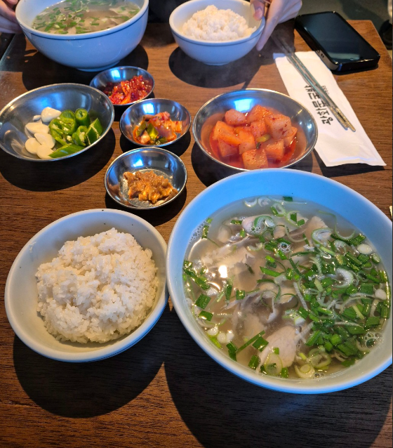 미쉐린 가이드 선정 광화문국밥 돼지국밥의 진정한 맛을 느껴보세요