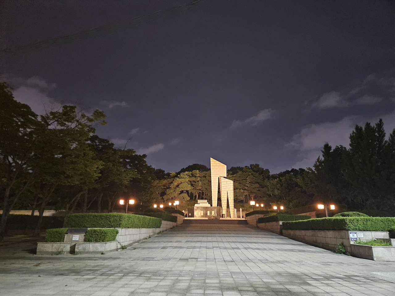 대구 밤에 걷기 좋은 길 대구의 랜드마크 두류공원 산책코스 소개 합니다