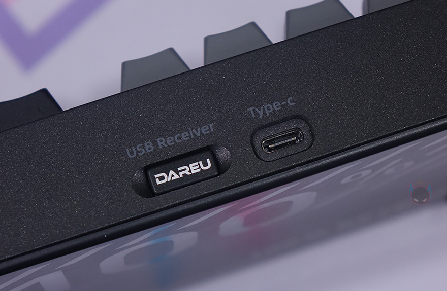 한국에 가장 먼저 출시한 풀-배열 TFT LCD 가스켓 키보드! - 다얼유(DAREU) A104 PRO