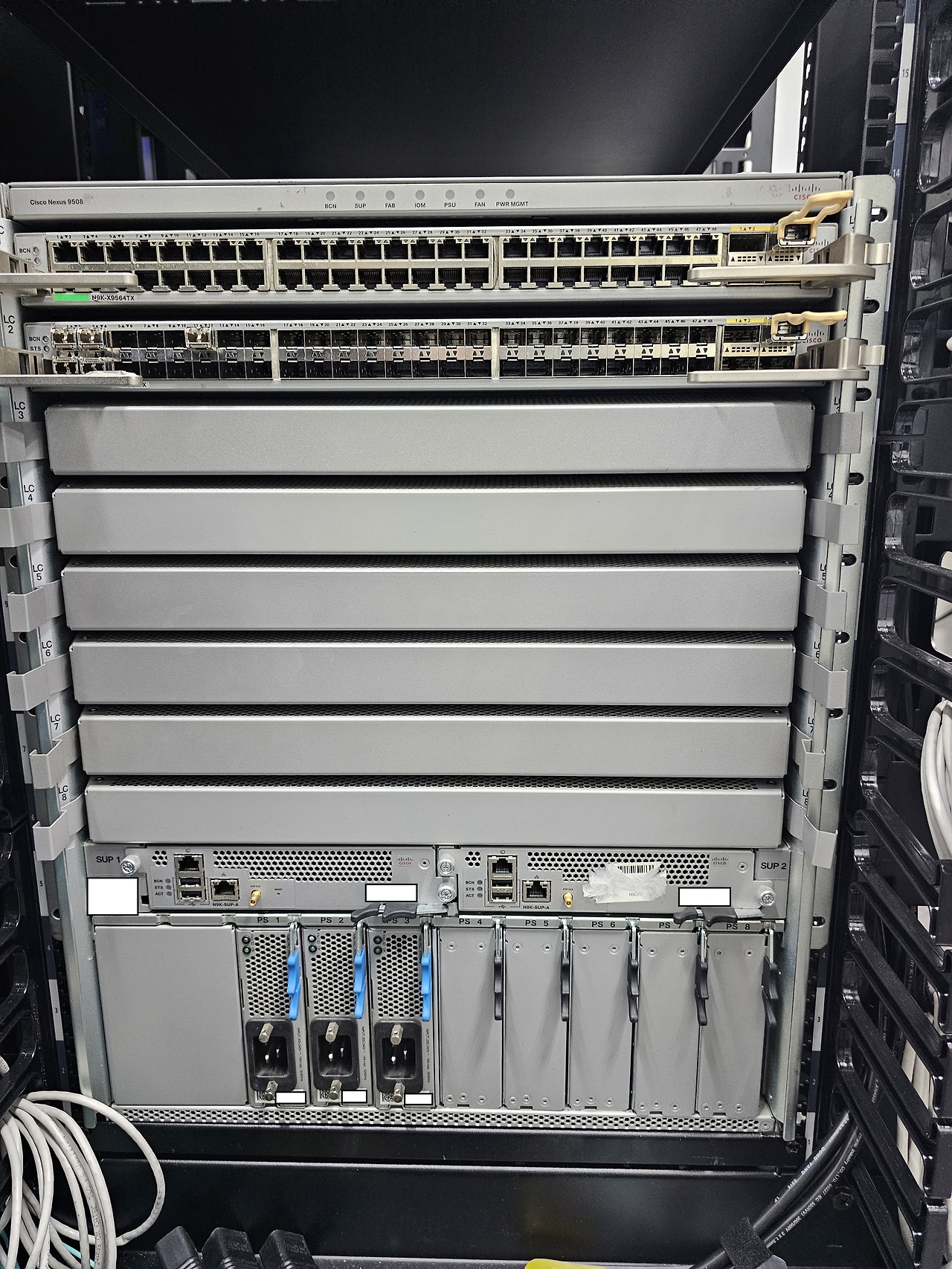 CISCO NEXUS 9500 샤시형 스위치의 모듈 구성