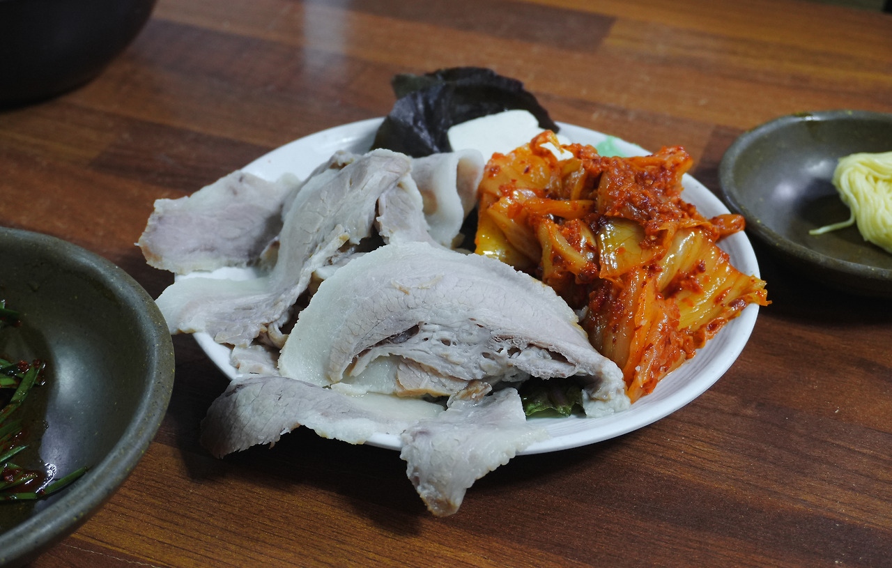 부산 영진돼지국밥 본점 사하구 수육백반 맛집