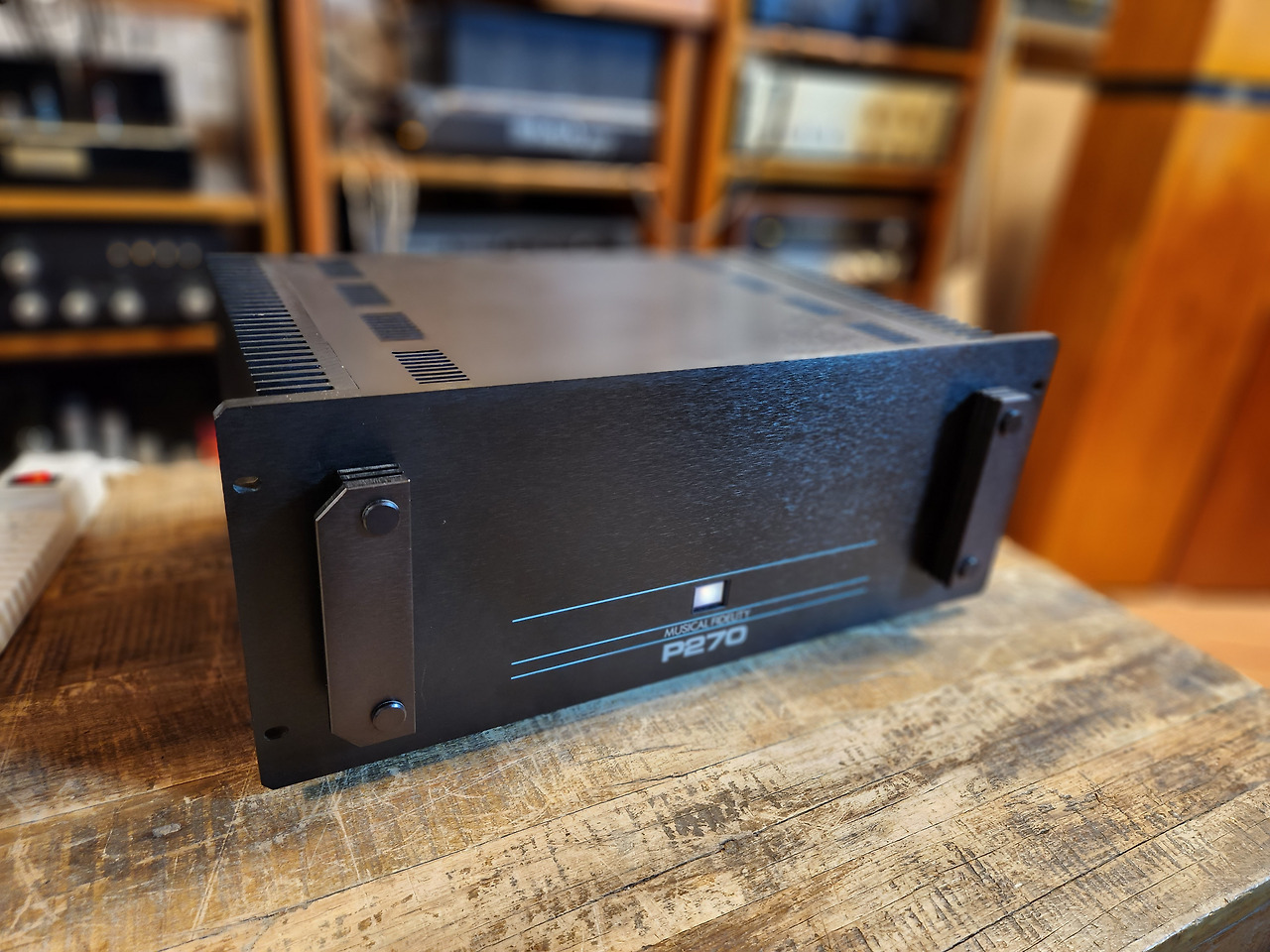 영국 Musical Fidelity 뮤지컬피델리티 명기 P270파워엠프 입니다 -Aclass a급-(Stock-out)