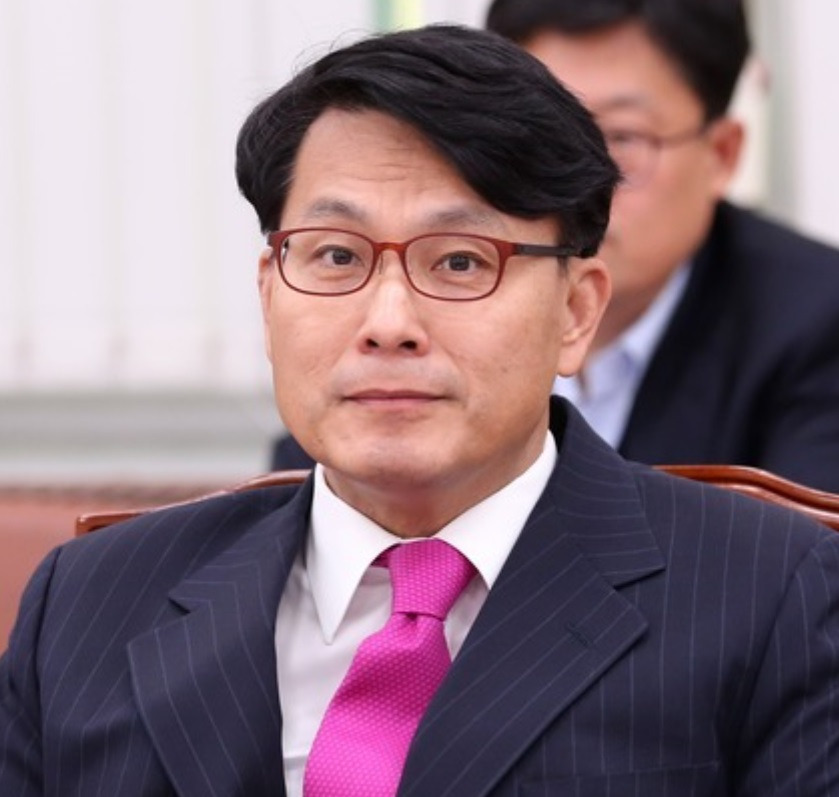 윤상현 국회의원 프로필 나이 부인 아내 전두환 가족관계 딸 자녀 학력 고향 군대