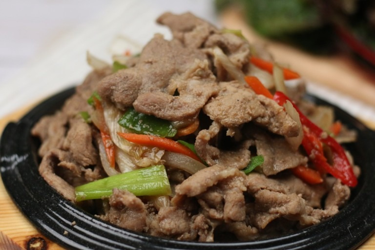 How to Make Flavorful and Spicy Korean Spicy Pork BBQ (Dwaeji Bulgogi ...