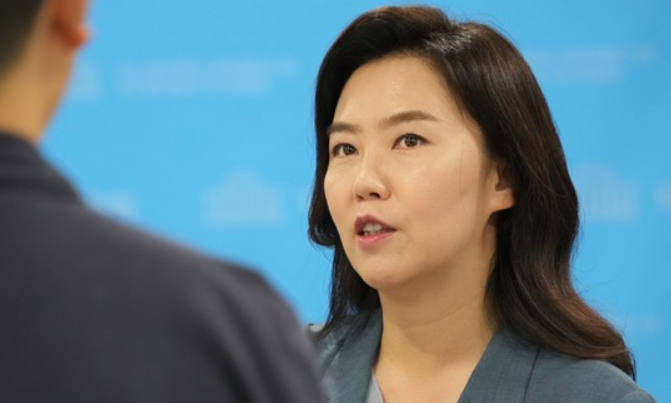 강유정 국회의원 교수 프로필 나이 영화 평론가 결혼 남편 대변인